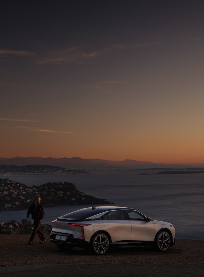 DS N°8 | SUV | DS Automobiles България